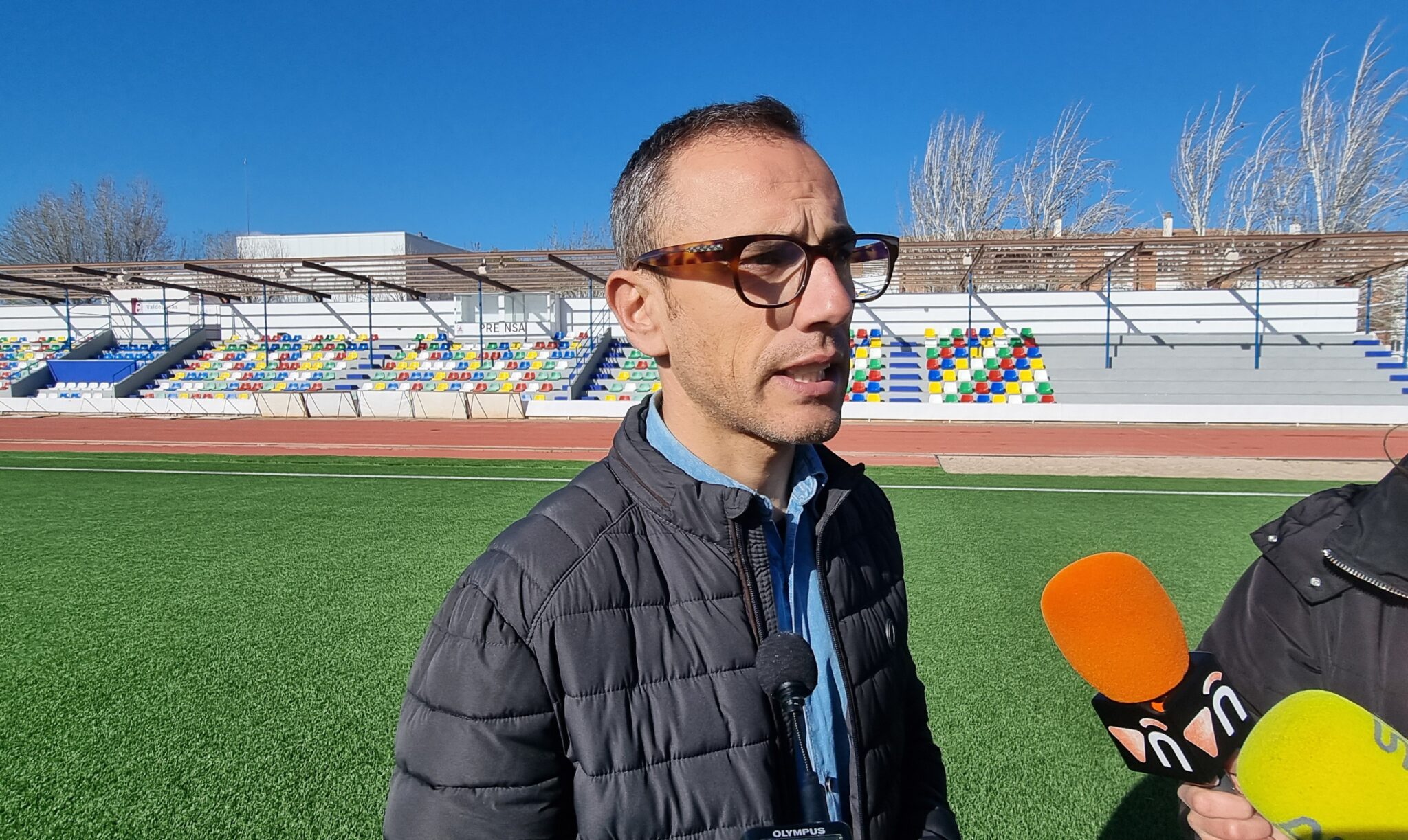 La Molineta renueva la cubierta de sus gradas y en breve comenzará las ...